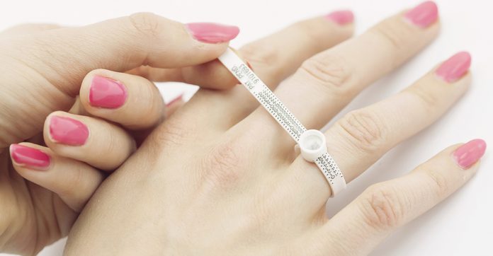How To Determine And Measure Your Ring Size At Home ACCURATELY 