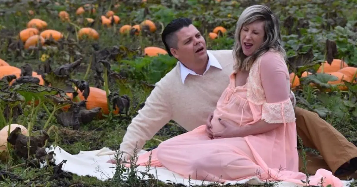 Couple Recreates Famous 'Alien' Scene In Maternity Photo Shoot